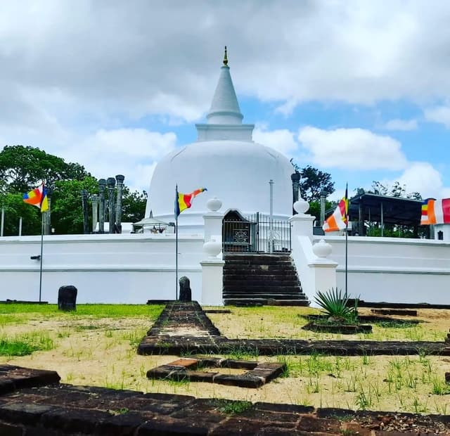 Anuradhapura Sri Lanka: Complete Guide 2025 | Ancient Capital & Sacred City